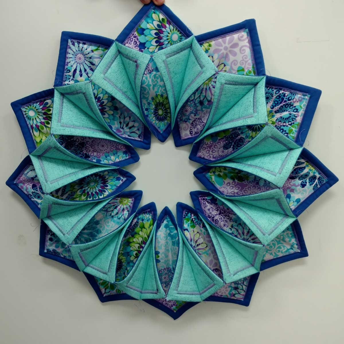 (R)Fold n Stitch Wreath